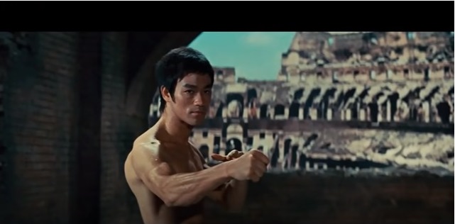 Brus Li se ovog puta bori protiv korone i ima zaštitnu opremu - masku i ...