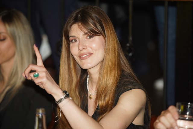 Tamara Dragičević se na premijeri predstave LJUBILA sa OVIM glumcem: A ...