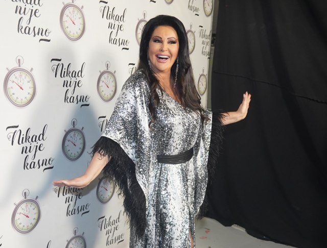 Dragana Mirković se OGLASILA SA LETOVANJA: Uživa u kristalno plavom ...